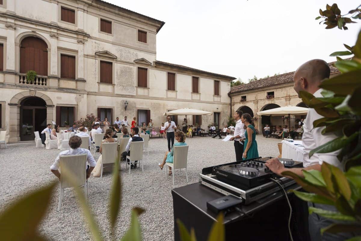 Come accogliere gli ospiti al ristorante durante un matrimonio